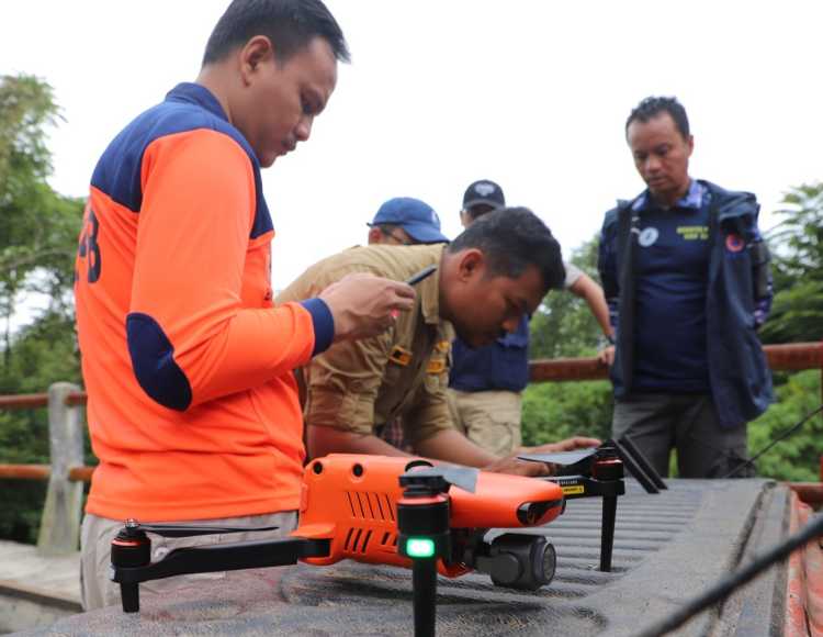 BNPB Terjunkan Tim Drone Petakan Titik Potensi Bencana Susulan di Tanah ...
